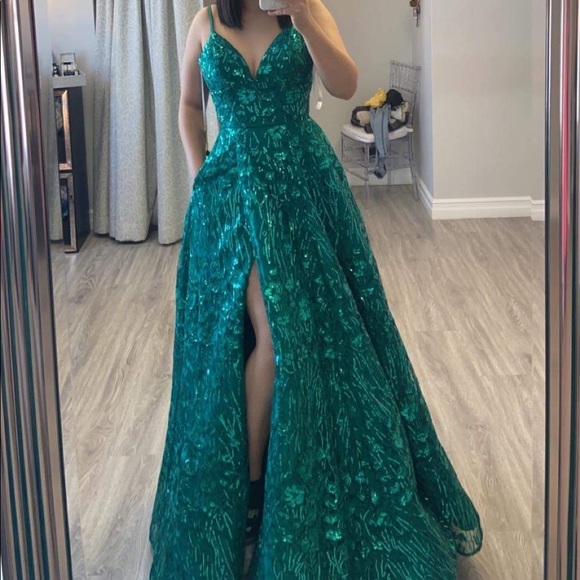 Sherri Hill | Dresses | Emerald Green Sherri Hill Prom Dress | Poshmark